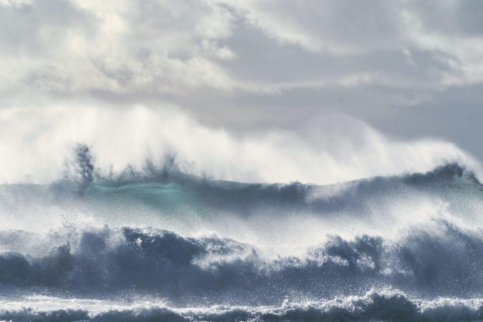What is a Ground Swell and why do surfers love them? - | GetFoamie.com